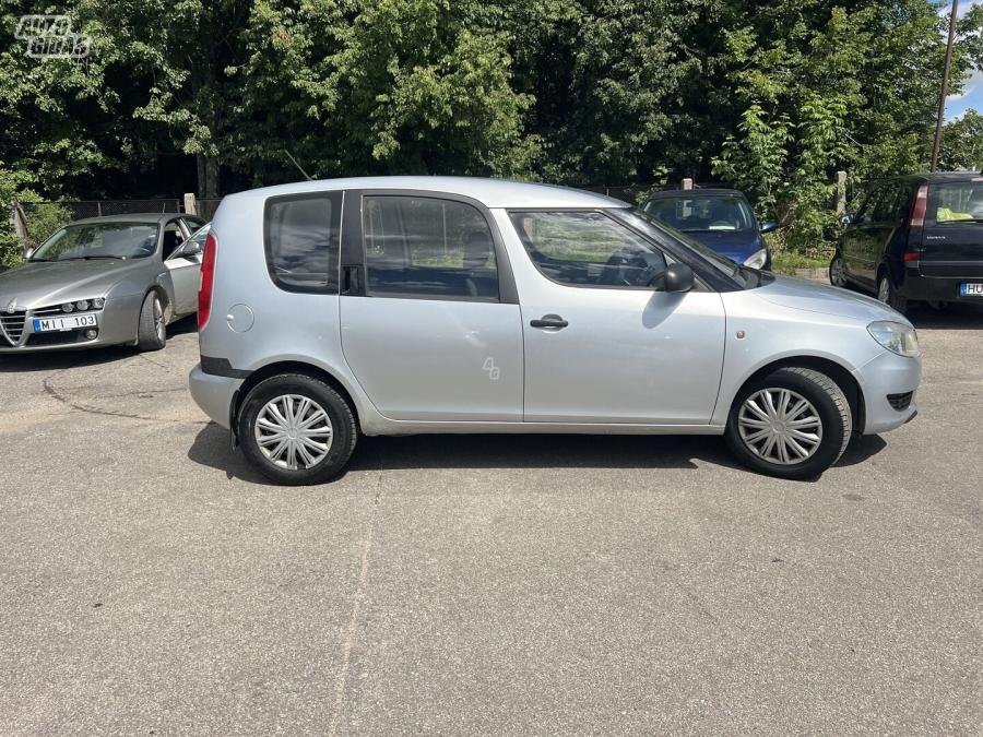 Pelēks Skoda Roomster 2013 Šauļi, ar dzinēja tilpumu 1.60 L un nobraukumu 0 tūkst. km par 1399 €, foto 4 vietnē AUTOMOTO.COM.LV