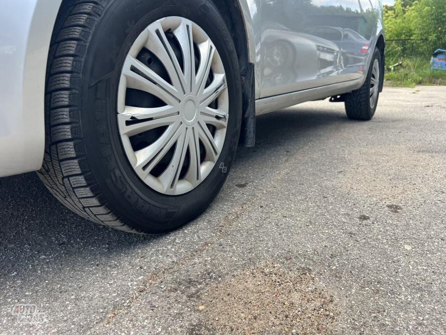 Pelēks Skoda Roomster 2013 Šauļi, ar dzinēja tilpumu 1.60 L un nobraukumu 0 tūkst. km par 1399 €, foto 12 vietnē AUTOMOTO.COM.LV