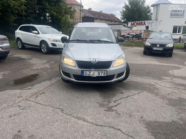 Grey Skoda Roomster 2013 in Siauliai, with an engine capacity of 1.60 L and mileage of 207 thousand km for 1749 €, photo 2 on AUTOMOTO.COM.LV