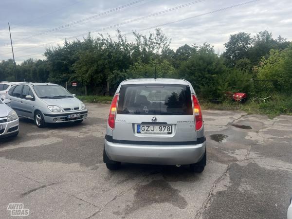 Grey Skoda Roomster 2013 in Siauliai, with an engine capacity of 1.60 L and mileage of 207 thousand km for 1749 €, photo 5 on AUTOMOTO.COM.LV