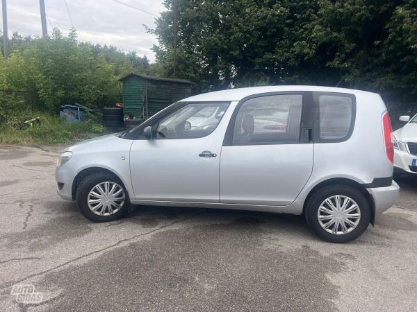 Grey Skoda Roomster 2013 in Siauliai, with an engine capacity of 1.60 L and mileage of 207 thousand km for 1749 €, photo 8 on AUTOMOTO.COM.LV