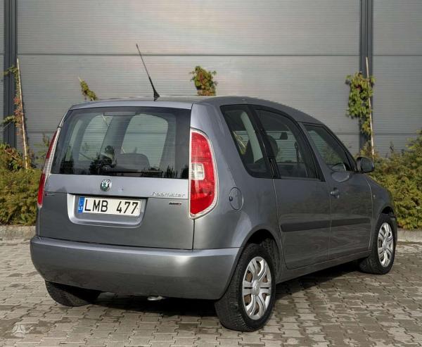 Grey Skoda Roomster 2013 in Vilnius, with an engine capacity of 1.60 L and mileage of 289 thousand km for 2990 €, photo 5 on AUTOMOTO.COM.LV