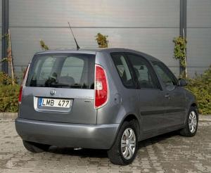 Grey Skoda Roomster 2013 in Vilnius, with an engine capacity of 1.60 L and mileage of 289 thousand km for 2990 €, photo 5 on AUTOMOTO.COM.LV