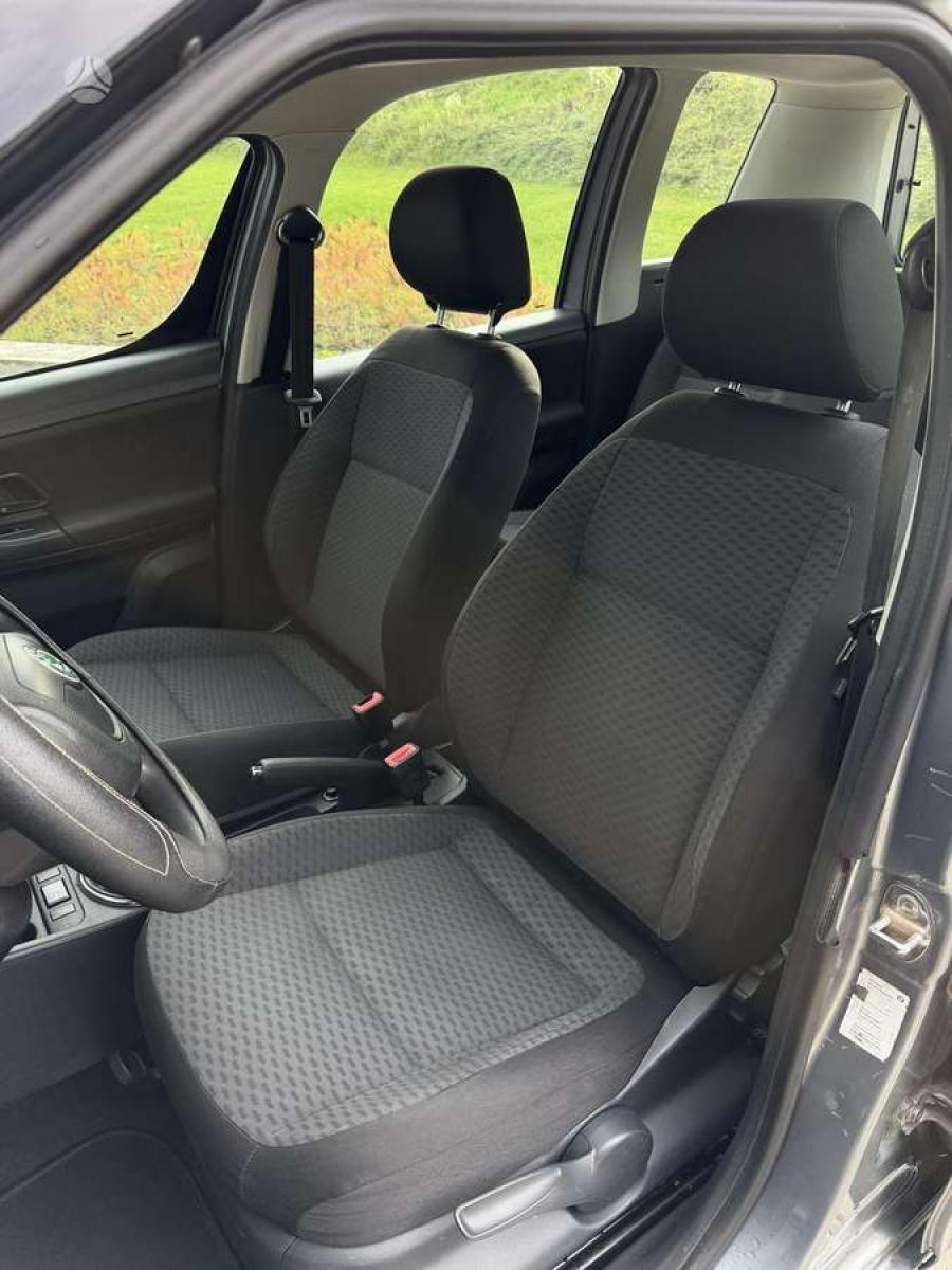 Grey Skoda Roomster 2013 in Vilnius, with an engine capacity of 1.60 L and mileage of 289 thousand km for 2990 €, photo 7 on AUTOMOTO.COM.LV