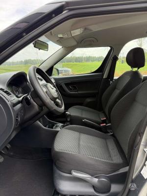 Grey Skoda Roomster 2013 in Vilnius, with an engine capacity of 1.60 L and mileage of 289 thousand km for 2990 €, photo 8 on AUTOMOTO.COM.LV