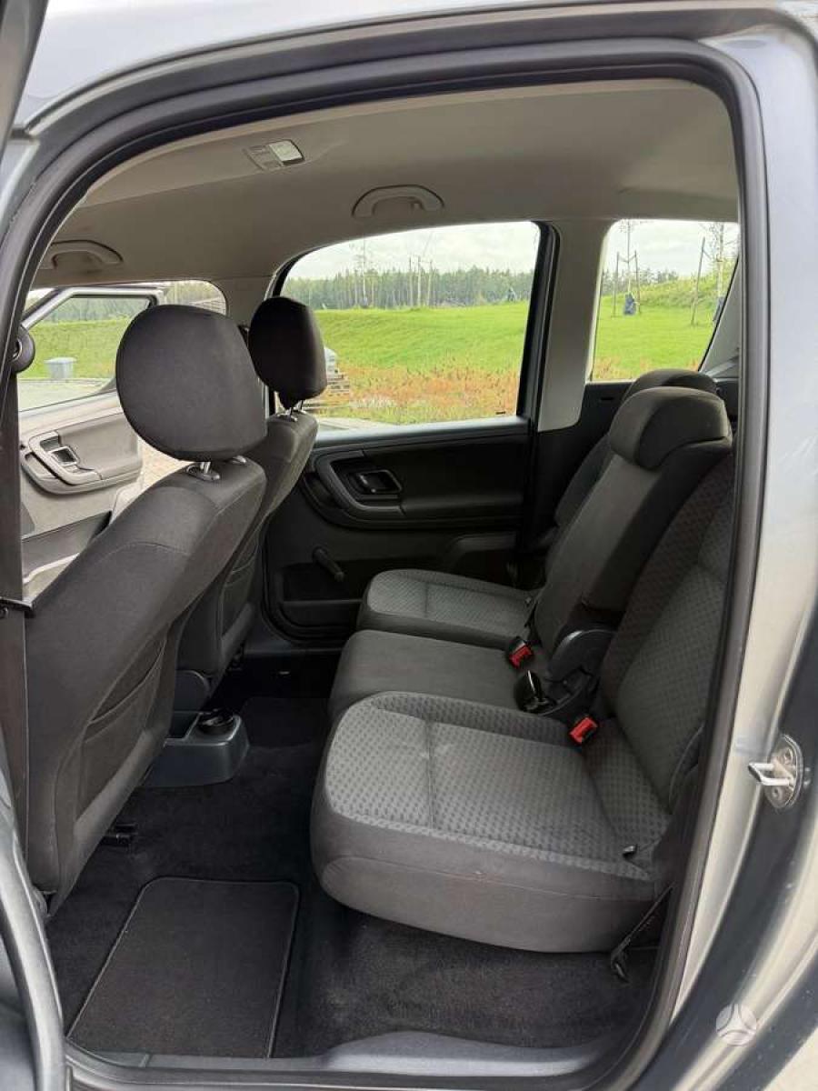 Grey Skoda Roomster 2013 in Vilnius, with an engine capacity of 1.60 L and mileage of 289 thousand km for 2990 €, photo 9 on AUTOMOTO.COM.LV