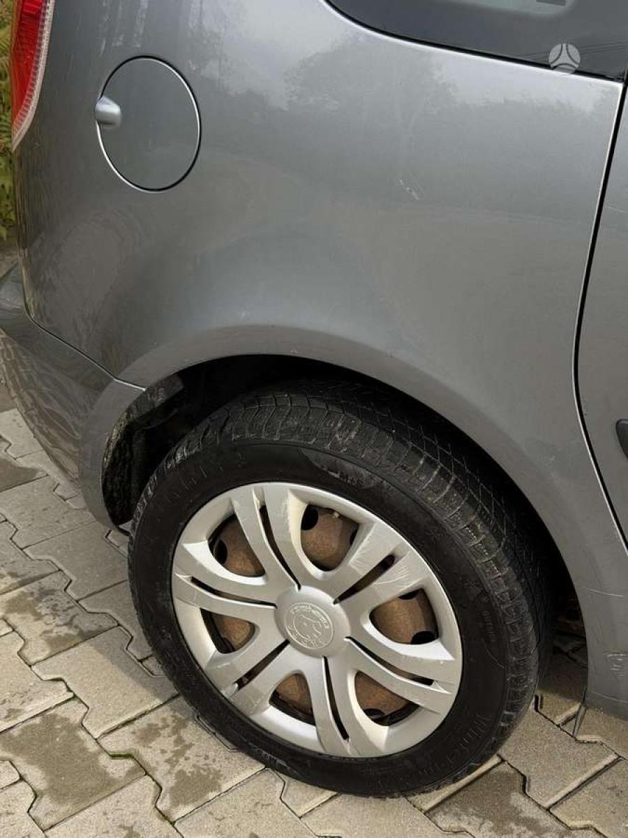 Grey Skoda Roomster 2013 in Vilnius, with an engine capacity of 1.60 L and mileage of 289 thousand km for 2990 €, photo 17 on AUTOMOTO.COM.LV
