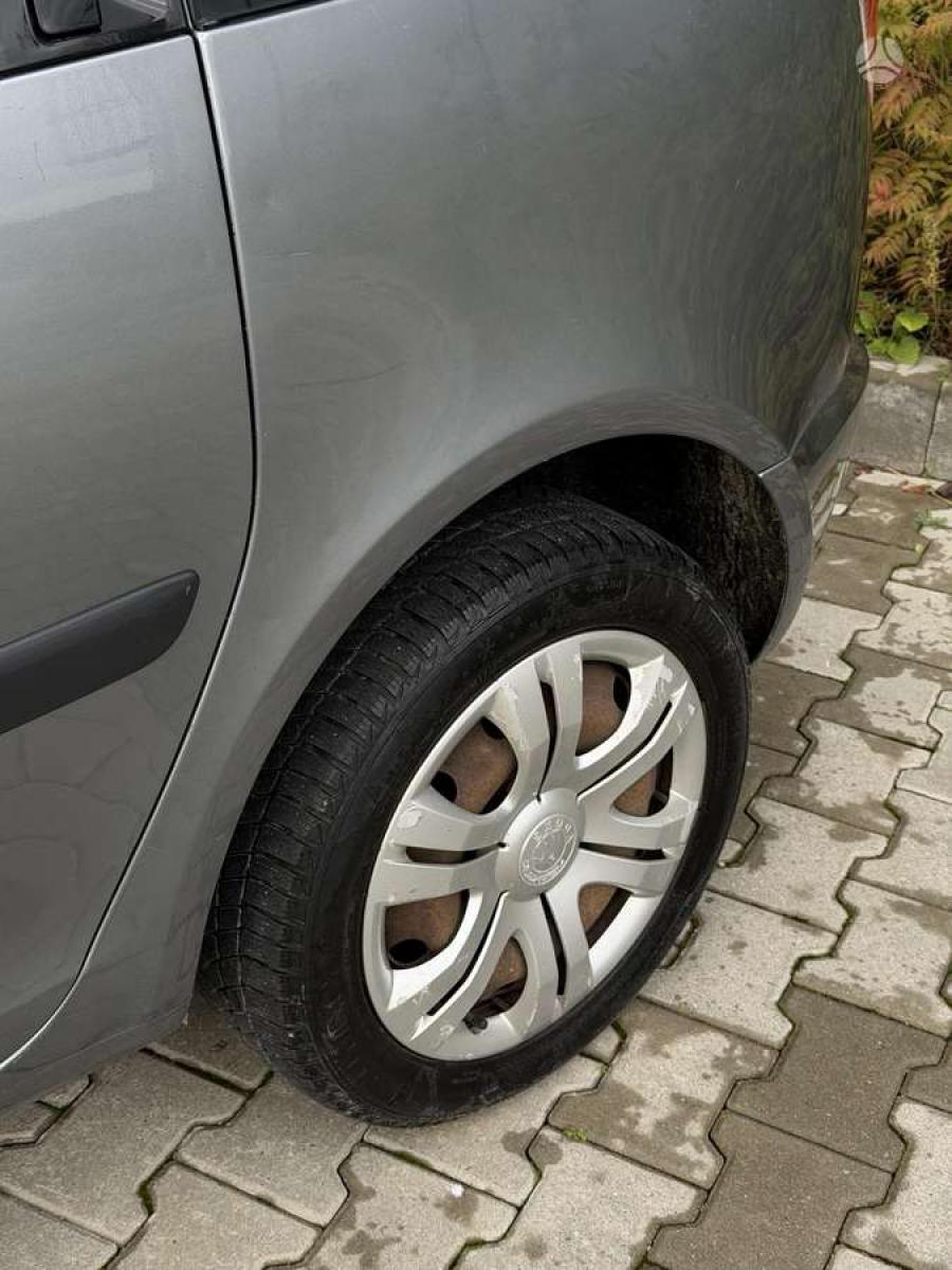 Grey Skoda Roomster 2013 in Vilnius, with an engine capacity of 1.60 L and mileage of 289 thousand km for 2990 €, photo 20 on AUTOMOTO.COM.LV
