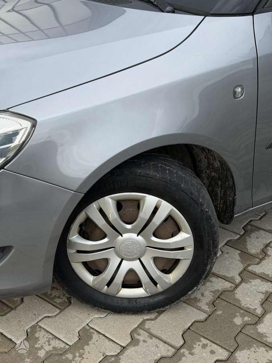 Grey Skoda Roomster 2013 in Vilnius, with an engine capacity of 1.60 L and mileage of 289 thousand km for 2990 €, photo 21 on AUTOMOTO.COM.LV