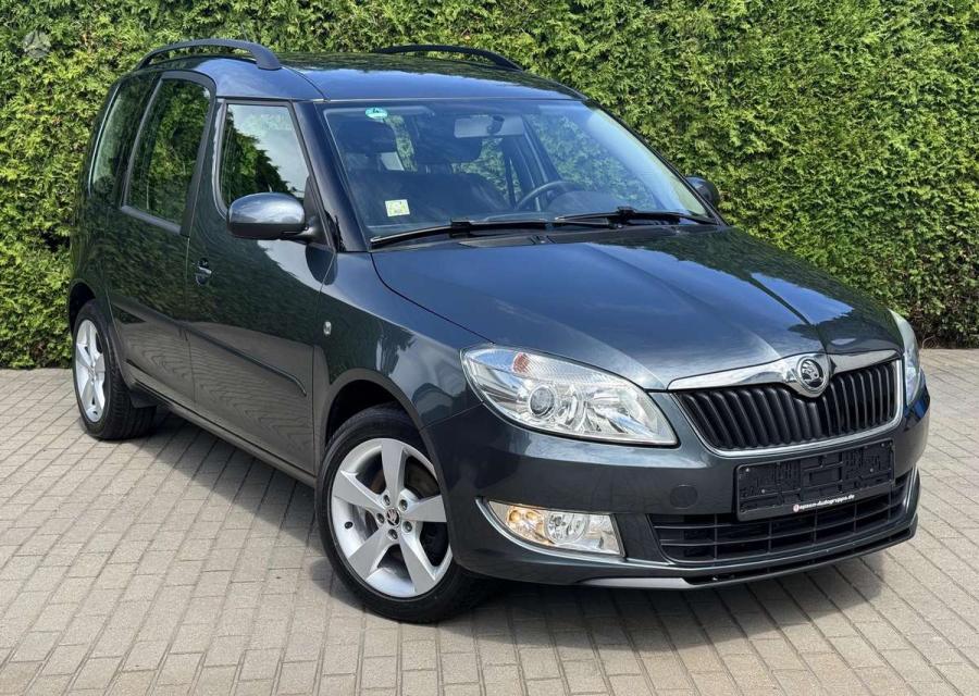 Grey Skoda Roomster 2015 in Vilkaviskis, with an engine capacity of 1.60 L and mileage of 212 thousand km for 3750 €, photo 1 on AUTOMOTO.COM.LV