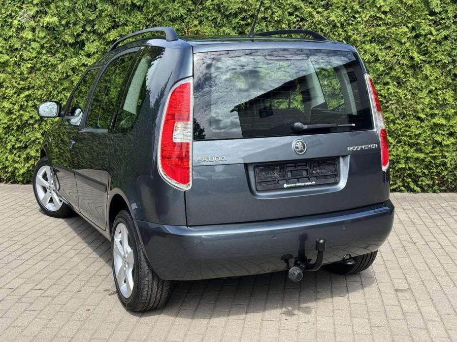 Grey Skoda Roomster 2015 in Vilkaviskis, with an engine capacity of 1.60 L and mileage of 212 thousand km for 3750 €, photo 6 on AUTOMOTO.COM.LV