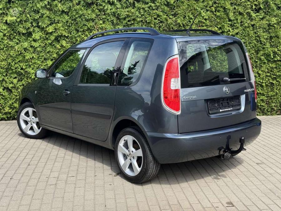 Grey Skoda Roomster 2015 in Vilkaviskis, with an engine capacity of 1.60 L and mileage of 212 thousand km for 3750 €, photo 7 on AUTOMOTO.COM.LV