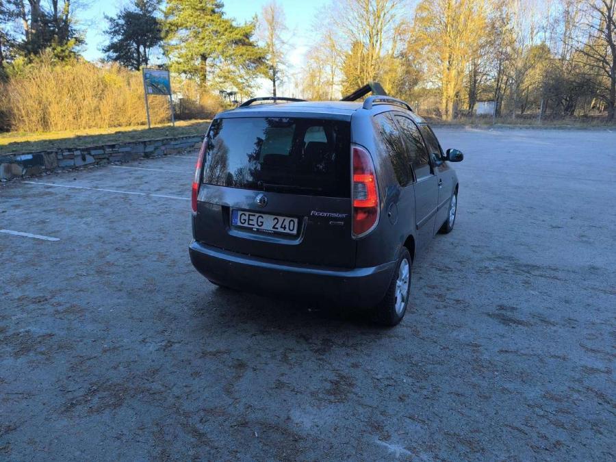 Pelēks Skoda Roomster 2006 Pakruojis, ar dzinēja tilpumu 1.90 L un nobraukumu 275 tūkst. km par 2100 €, foto 4 vietnē AUTOMOTO.COM.LV