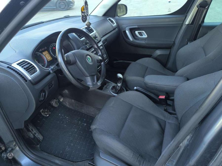 Pelēks Skoda Roomster 2006 Pakruojis, ar dzinēja tilpumu 1.90 L un nobraukumu 275 tūkst. km par 2100 €, foto 6 vietnē AUTOMOTO.COM.LV
