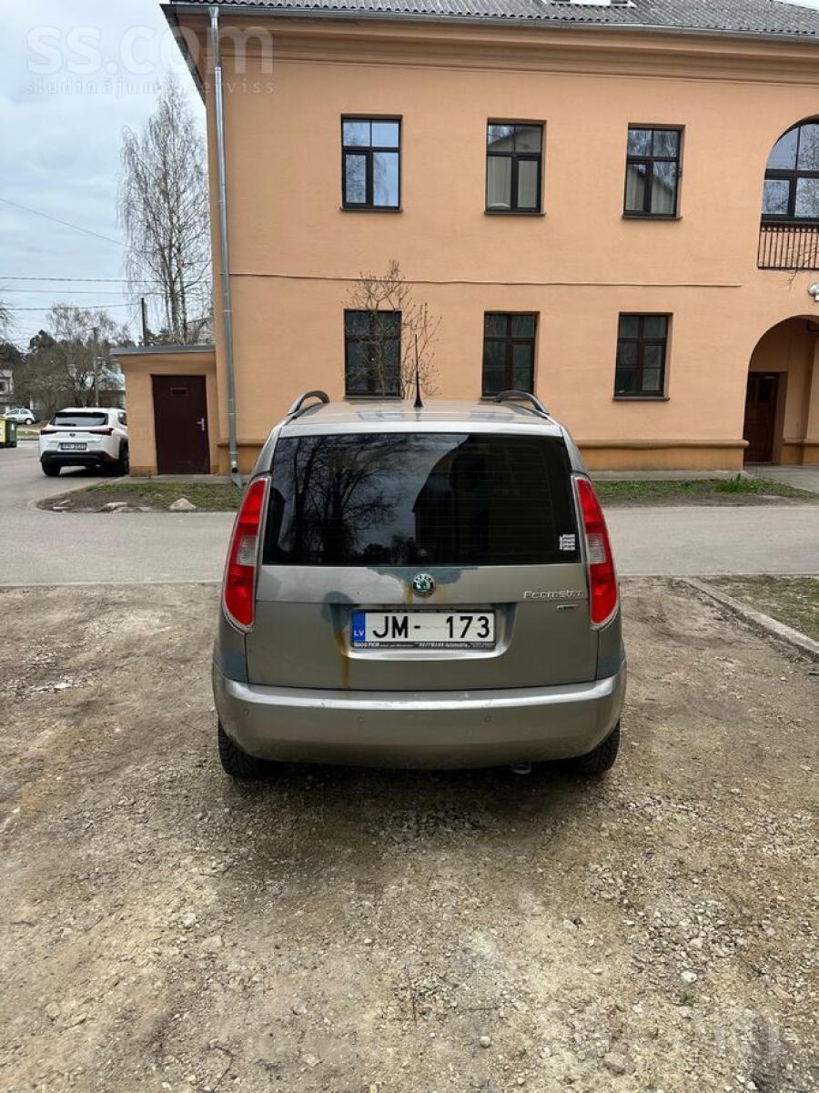 Pelēks Skoda Roomster 2012 Rīga, ar dzinēja tilpumu 1.60 L un nobraukumu 0 tūkst. km par 1150 €, foto 4 vietnē AUTOMOTO.COM.LV