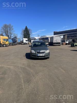 Pelēks Skoda Roomster 2007 Rīga, ar dzinēja tilpumu 1.40 L un nobraukumu 301 tūkst. km par 1100 €, foto  vietnē AUTOMOTO.COM.LV