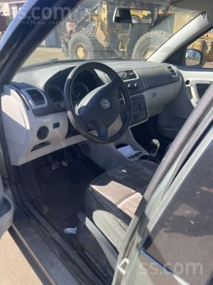 Pelēks Skoda Roomster 2007 Rīga, ar dzinēja tilpumu 1.40 L un nobraukumu 301 tūkst. km par 1100 €, foto 4 vietnē AUTOMOTO.COM.LV