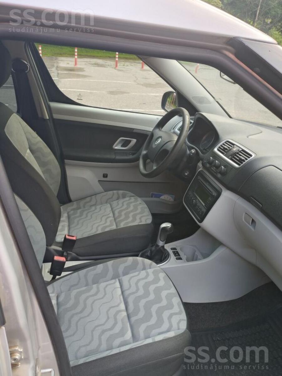 Pelēks Skoda Roomster 2007 Rīga, ar dzinēja tilpumu 1.40 L un nobraukumu 213 tūkst. km par 1300 €, foto 7 vietnē AUTOMOTO.COM.LV