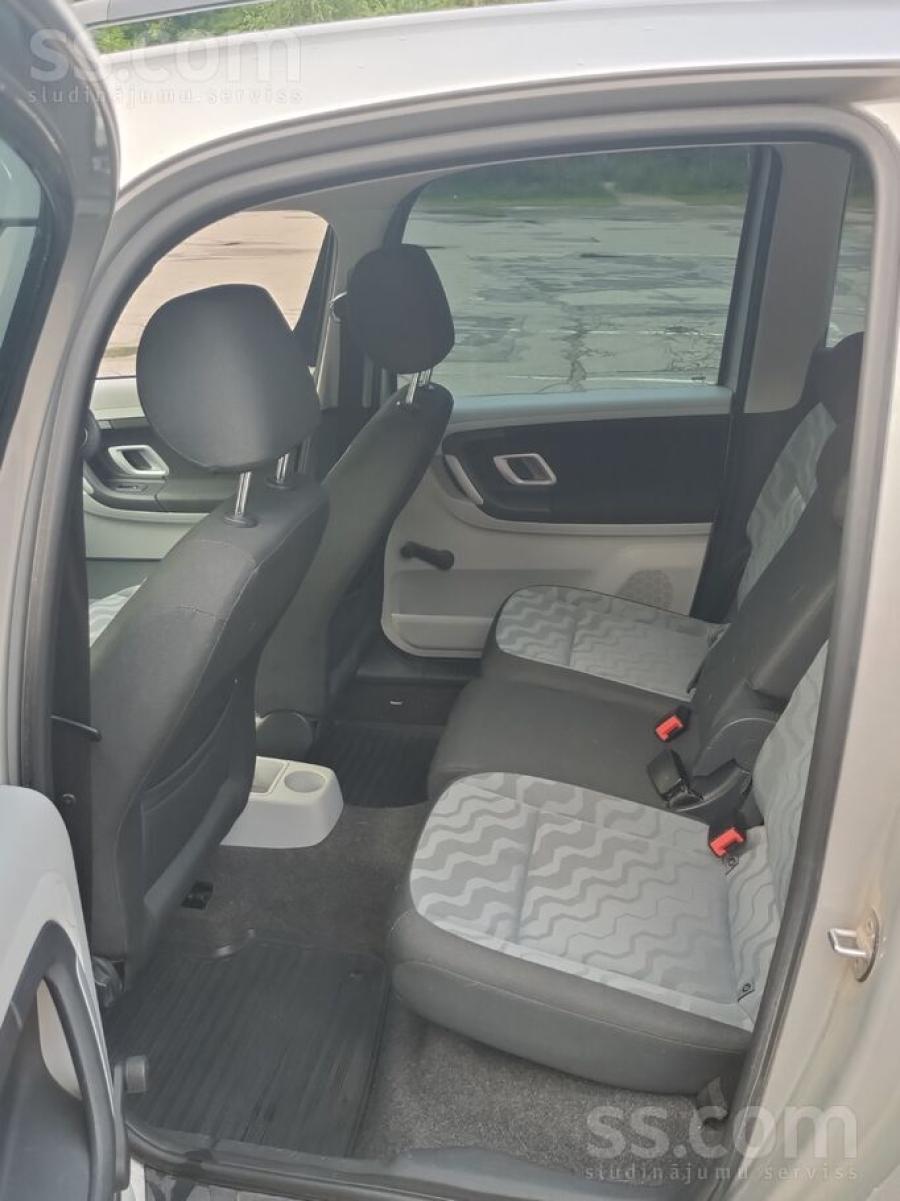 Pelēks Skoda Roomster 2007 Rīga, ar dzinēja tilpumu 1.40 L un nobraukumu 213 tūkst. km par 1300 €, foto 8 vietnē AUTOMOTO.COM.LV