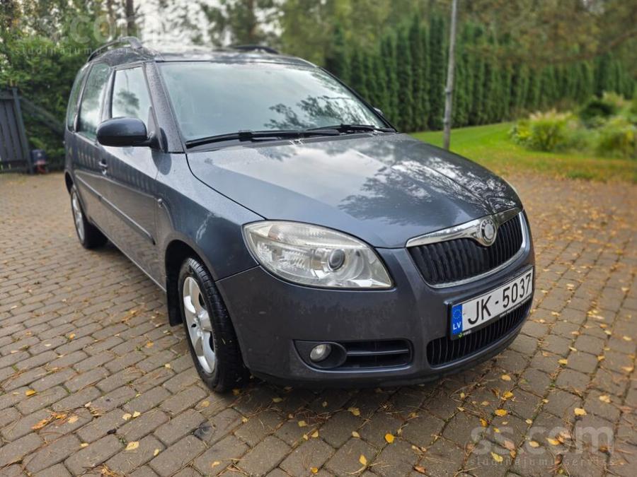 Grey Skoda Roomster 2007 in Riga, with an engine capacity of 1.40 L and mileage of 237 thousand km for 1390 €, photo 1 on AUTOMOTO.COM.LV