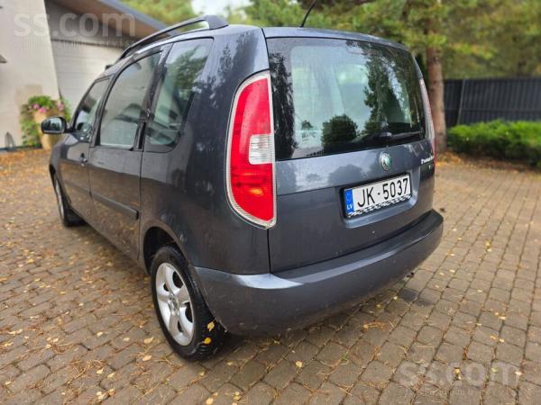 Skoda Roomster 2007 Rīga vietnē Pelēks Skoda Roomster 2007 Rīga, ar dzinēja tilpumu 1.40 L un nobraukumu 237 tūkst. km par 1390 €, foto 4 vietnē AUTOMOTO.COM.LV