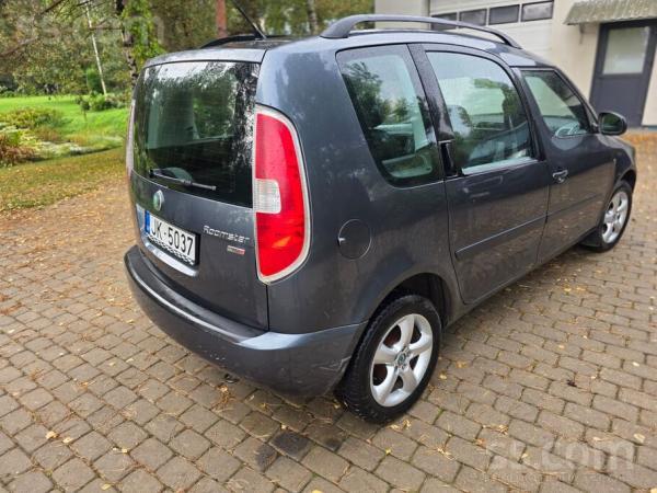 Skoda Roomster 2007 Rīga vietnē Pelēks Skoda Roomster 2007 Rīga, ar dzinēja tilpumu 1.40 L un nobraukumu 237 tūkst. km par 1390 €, foto 5 vietnē AUTOMOTO.COM.LV