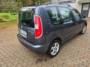 Grey Skoda Roomster 2007 in Riga, with an engine capacity of 1.40 L and mileage of 237 thousand km for 1390 €, photo 5 on AUTOMOTO.COM.LV