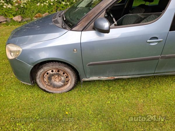 Pelēks Skoda Roomster 2008 Tallina, ar dzinēja tilpumu 1.40 L un nobraukumu 300 tūkst. km par 900 €, foto 9 vietnē AUTOMOTO.COM.LV