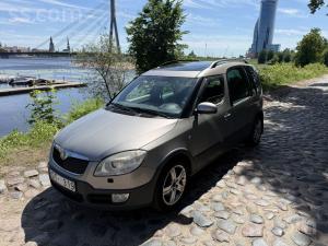 Pelēks Skoda Roomster 2008 Rīga, ar dzinēja tilpumu 1.90 L un nobraukumu 212 tūkst. km par 2590 €, foto  vietnē AUTOMOTO.COM.LV
