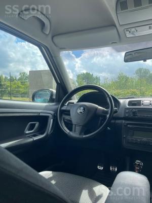Pelēks Skoda Roomster 2008 Rīga, ar dzinēja tilpumu 1.90 L un nobraukumu 407 tūkst. km par 1690 €, foto 4 vietnē AUTOMOTO.COM.LV