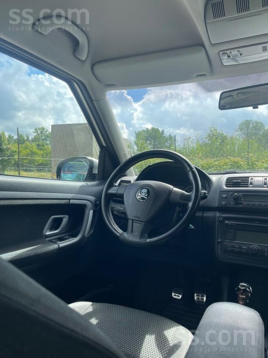 Pelēks Skoda Roomster 2008 Rīga, ar dzinēja tilpumu 1.90 L un nobraukumu 407 tūkst. km par 1690 €, foto 4 vietnē AUTOMOTO.COM.LV