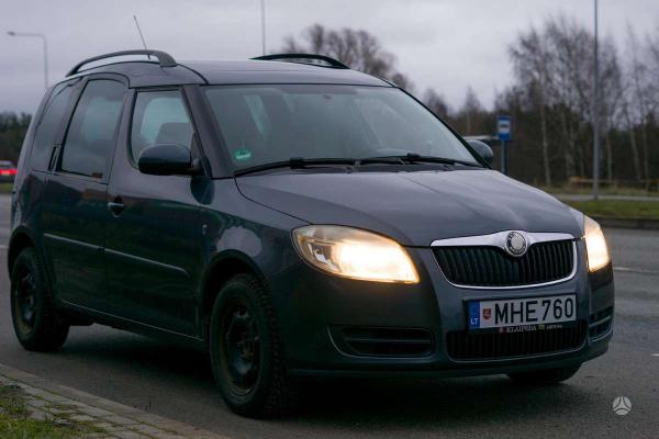 Pelēks Skoda Roomster 2009 Klaipėda, ar dzinēja tilpumu 1.40 L un nobraukumu 274 tūkst. km par 2500 €, foto 2 vietnē AUTOMOTO.COM.LV