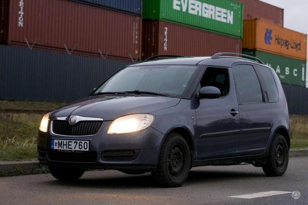 Pelēks Skoda Roomster 2009 Klaipėda, ar dzinēja tilpumu 1.40 L un nobraukumu 274 tūkst. km par 2500 €, foto 3 vietnē AUTOMOTO.COM.LV
