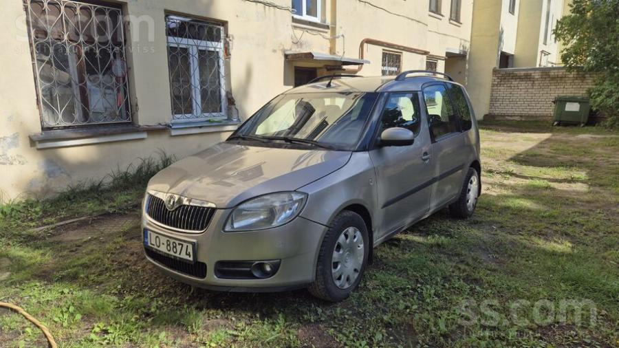 Grey Skoda Roomster 2009 in Riga, with an engine capacity of 1.90 L and mileage of 357 thousand km for 1100 €, photo 1 on AUTOMOTO.COM.LV