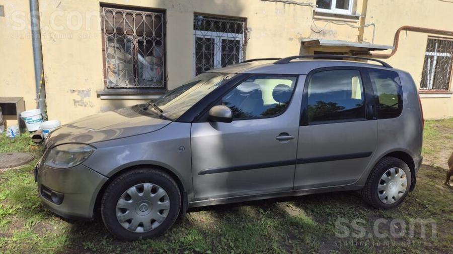 Grey Skoda Roomster 2009 in Riga, with an engine capacity of 1.90 L and mileage of 357 thousand km for 1100 €, photo 3 on AUTOMOTO.COM.LV