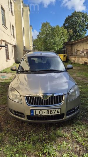 Grey Skoda Roomster 2009 in Riga, with an engine capacity of 1.90 L and mileage of 357 thousand km for 1100 €, photo 4 on AUTOMOTO.COM.LV