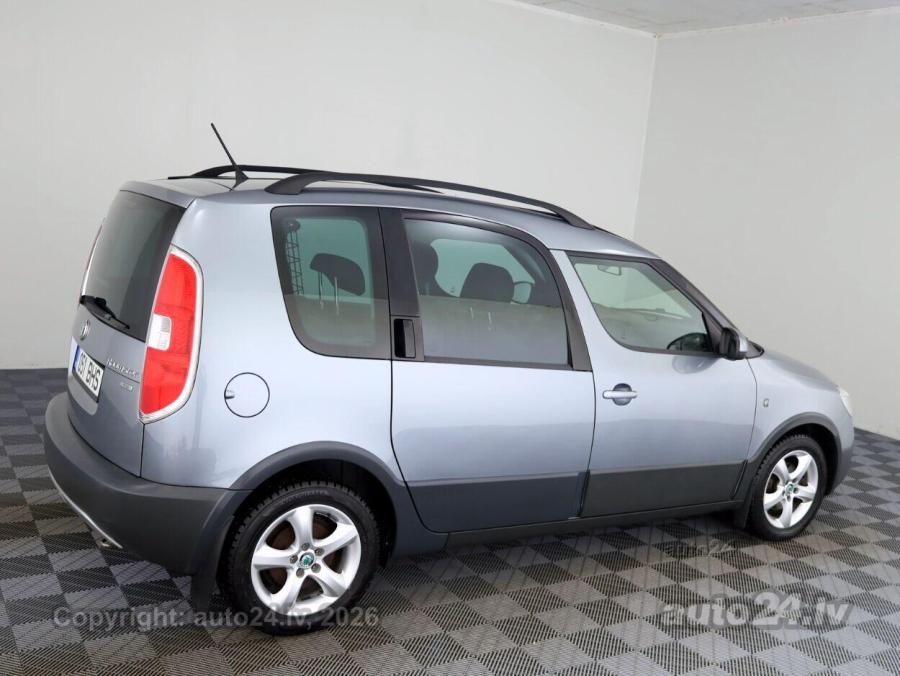 Grey Skoda Roomster 2012 in Tallinn, with an engine capacity of 1.20 L and mileage of 213 thousand km for 2499 €, photo 3 on AUTOMOTO.COM.LV
