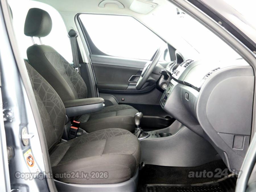 Grey Skoda Roomster 2012 in Tallinn, with an engine capacity of 1.20 L and mileage of 213 thousand km for 2499 €, photo 6 on AUTOMOTO.COM.LV