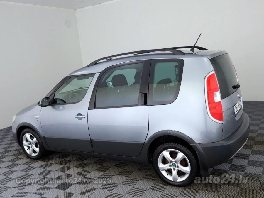 Pelēks Skoda Roomster 2012 Tallina, ar dzinēja tilpumu 1.20 L un nobraukumu 213 tūkst. km par 2499 €, foto 4 vietnē AUTOMOTO.COM.LV