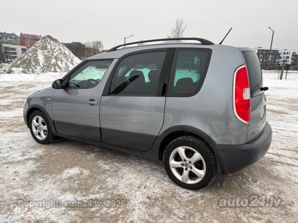 Pelēks Skoda Roomster 2012 Tallina, ar dzinēja tilpumu 1.20 L un nobraukumu 212 tūkst. km par 3490 €, foto 3 vietnē AUTOMOTO.COM.LV