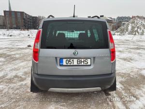 Grey Skoda Roomster 2012 in Tallinn, with an engine capacity of 1.20 L and mileage of 212 thousand km for 3490 €, photo 4 on AUTOMOTO.COM.LV