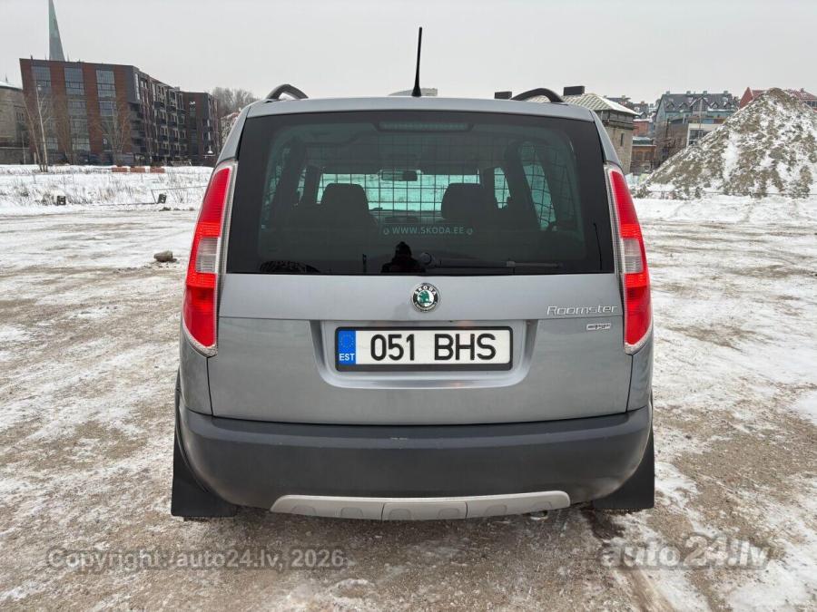 Grey Skoda Roomster 2012 in Tallinn, with an engine capacity of 1.20 L and mileage of 212 thousand km for 3490 €, photo 4 on AUTOMOTO.COM.LV