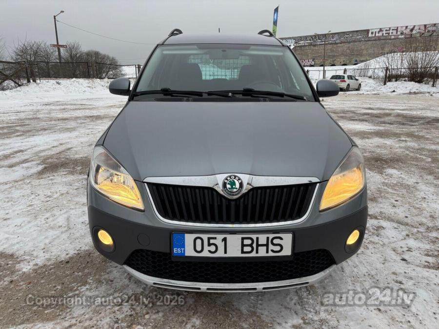Grey Skoda Roomster 2012 in Tallinn, with an engine capacity of 1.20 L and mileage of 212 thousand km for 3490 €, photo 8 on AUTOMOTO.COM.LV