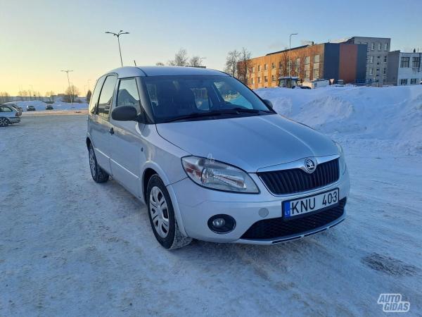 Pelēks Skoda Roomster 2012 Telšiai, ar dzinēja tilpumu 1.60 L un nobraukumu 338 tūkst. km par 2250 €, foto 1 vietnē AUTOMOTO.COM.LV