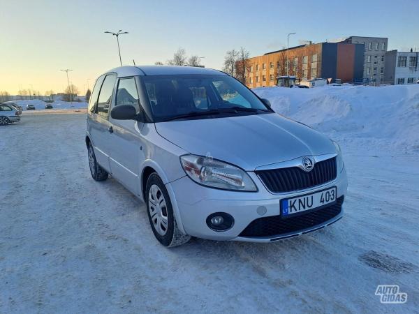 Pelēks Skoda Roomster 2012 Telšiai, ar dzinēja tilpumu 1.60 L un nobraukumu 338 tūkst. km par 2250 €, foto 1 vietnē AUTOMOTO.COM.LV