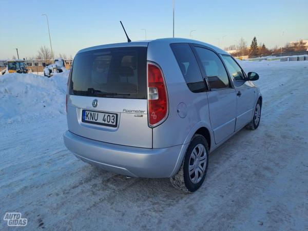 Pelēks Skoda Roomster 2012 Telšiai, ar dzinēja tilpumu 1.60 L un nobraukumu 338 tūkst. km par 2250 €, foto 6 vietnē AUTOMOTO.COM.LV