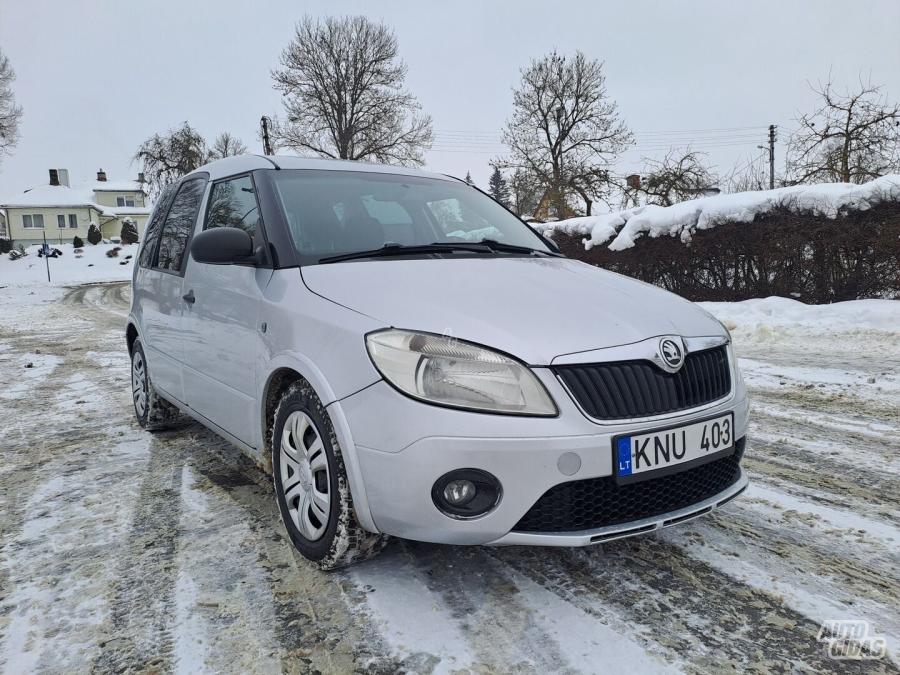 Grey Skoda Roomster 2012 in Telschi, with an engine capacity of 1.60 L and mileage of 338 thousand km for 2150 €, photo 1 on AUTOMOTO.COM.LV