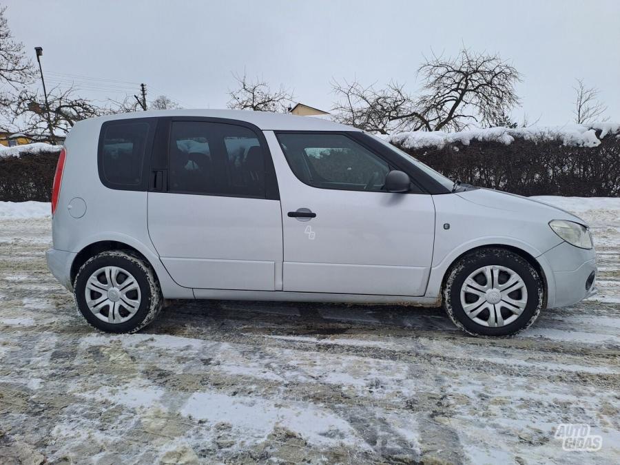 Grey Skoda Roomster 2012 in Telschi, with an engine capacity of 1.60 L and mileage of 338 thousand km for 2150 €, photo 4 on AUTOMOTO.COM.LV