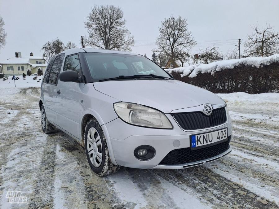 Grey Skoda Roomster 2012 in Telschi, with an engine capacity of 1.60 L and mileage of 338 thousand km for 2150 €, photo 1 on AUTOMOTO.COM.LV