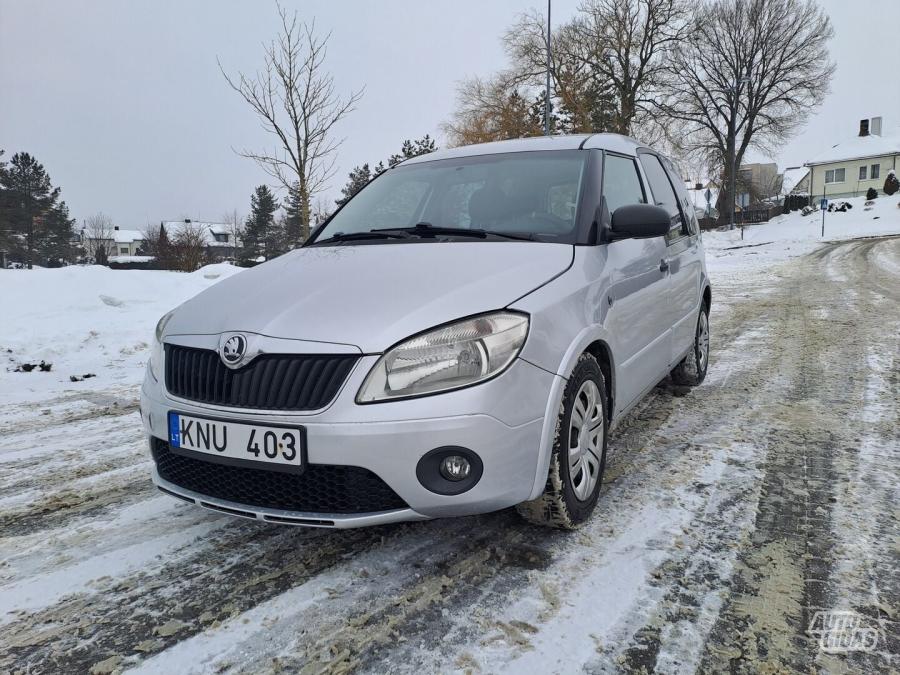 Grey Skoda Roomster 2012 in Telschi, with an engine capacity of 1.60 L and mileage of 338 thousand km for 2150 €, photo 3 on AUTOMOTO.COM.LV